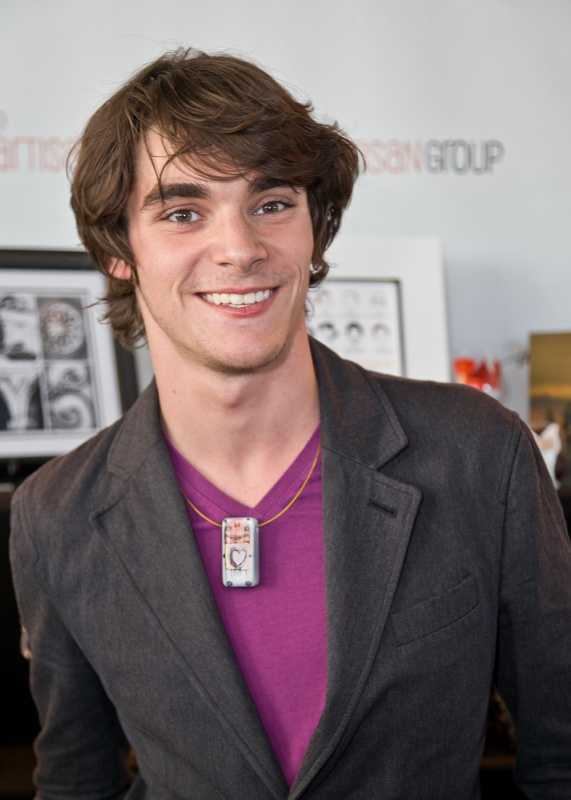 RJ Mitte Fotoğrafları - Diziler.com