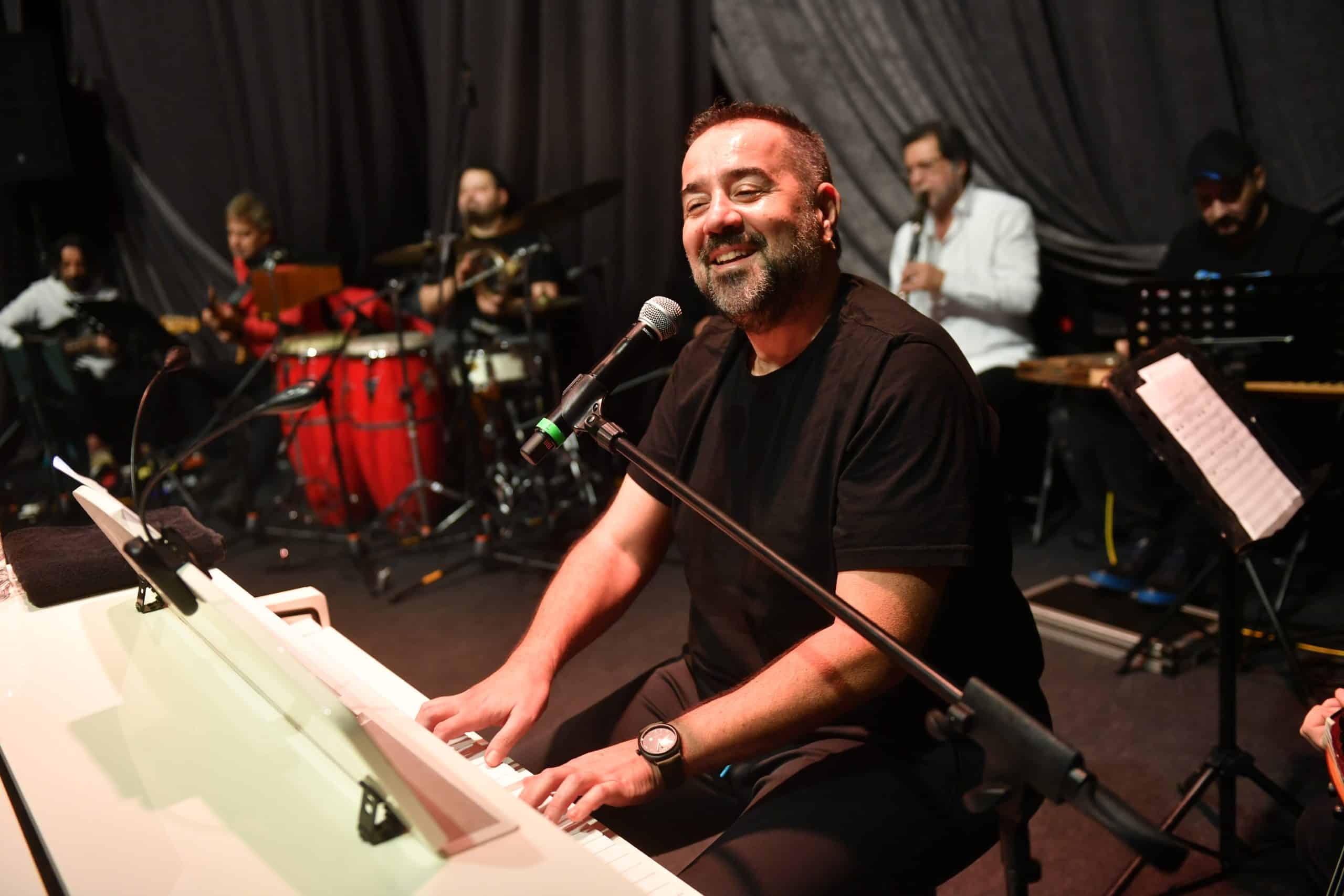 "Ata Demirer Gazinosu"nun afişi yayınlandı - Diziler.com