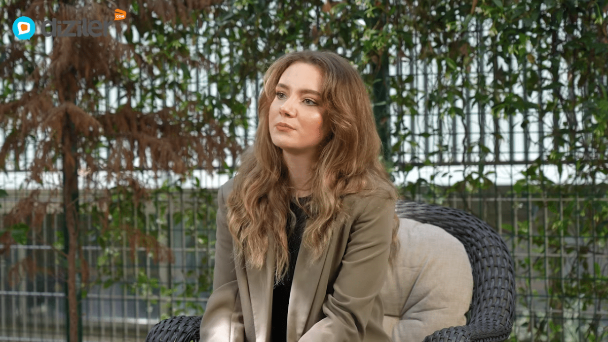 Başarılı ve güzel oyuncu Eslem Akar ile röportajımız yayında! - Diziler.com