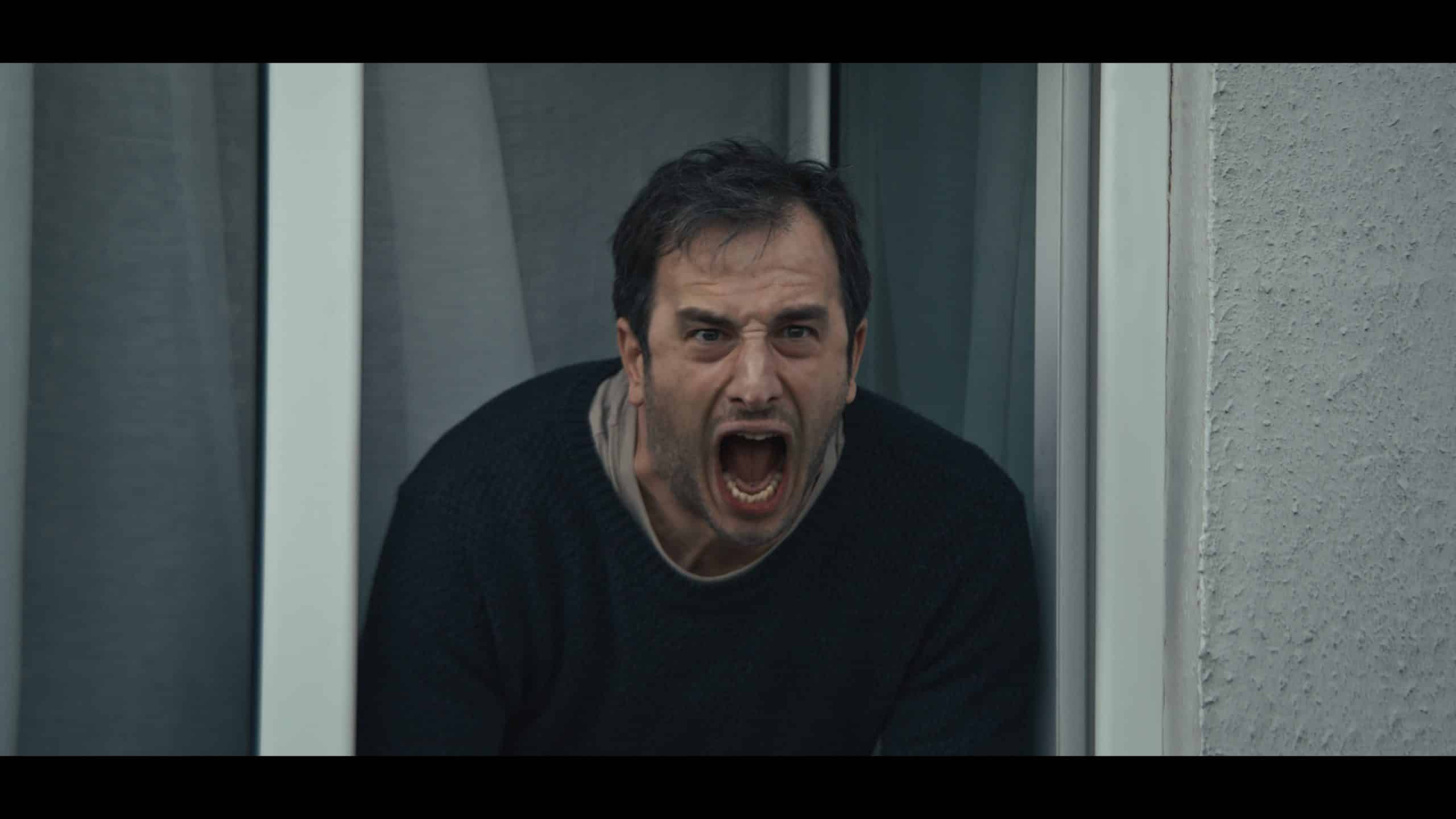 Berkun Oya imzalı yeni mini dizi Kuvvetli Bir Alkış şimdi Netflix'te ...