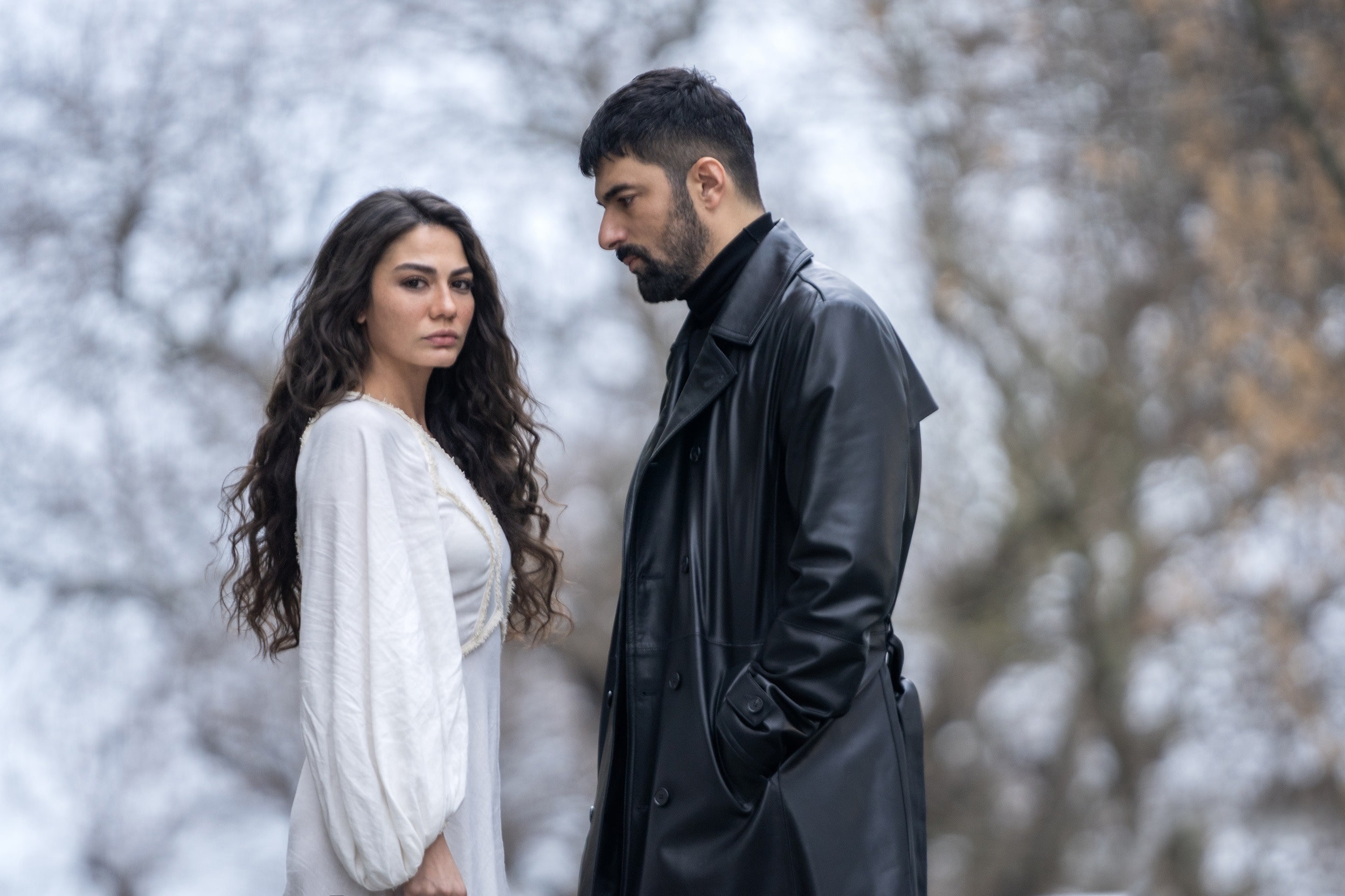 Demet Özdemir ve Engin Akyürek'li Adım Farah'tan ilk kareler geldi ...