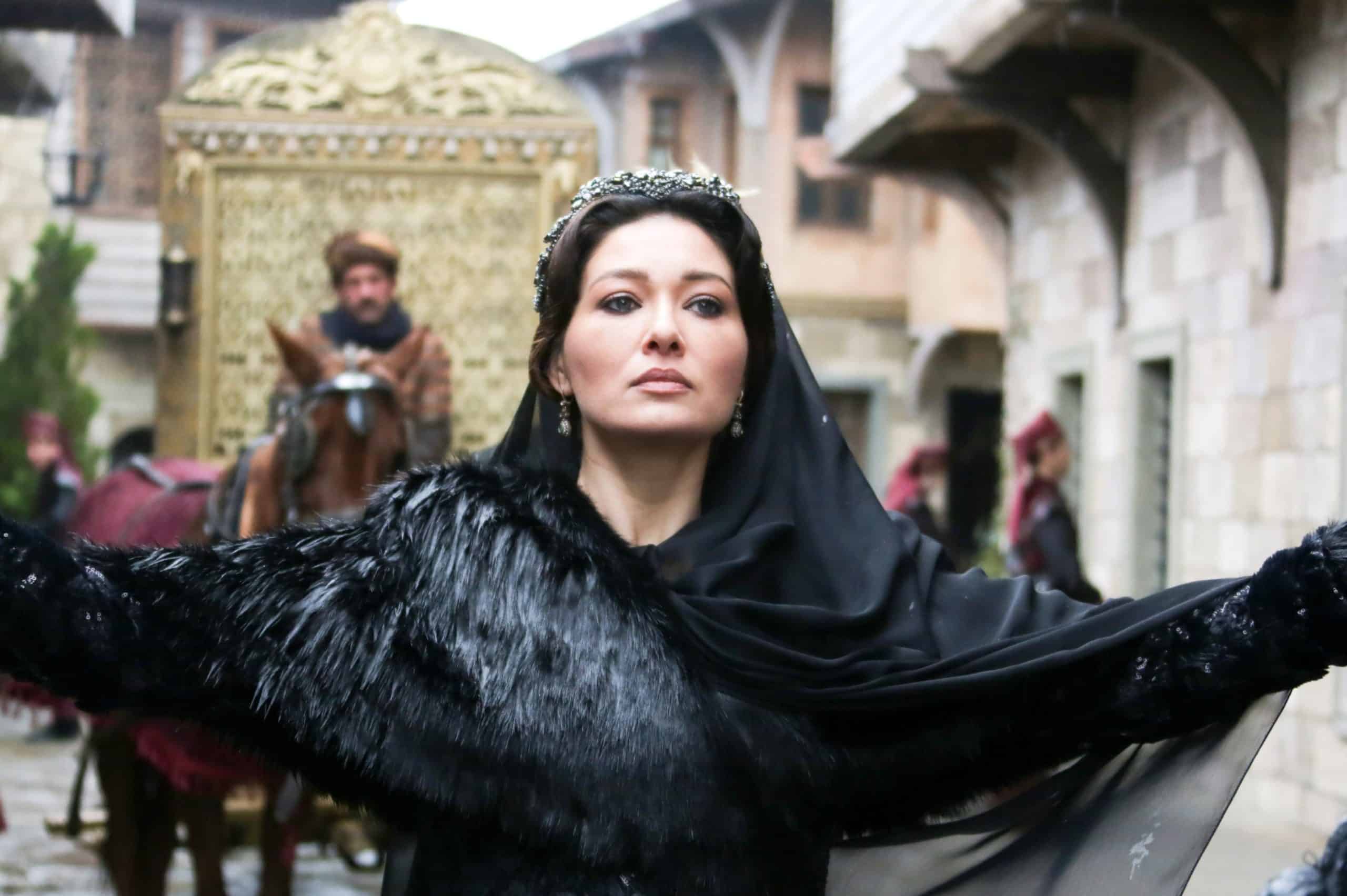 Sultan Murad ve Farya evleniyor - Diziler.com