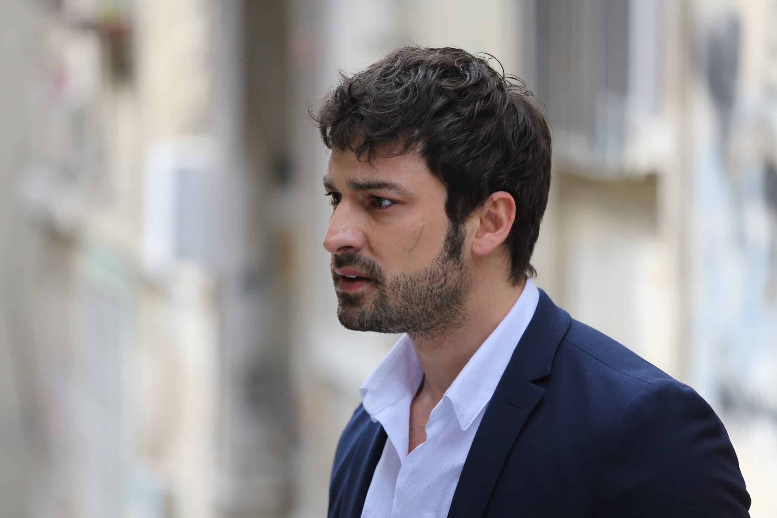 Halil, Ali Fuat’ın vasiyetini yerine getirir! - Diziler.com