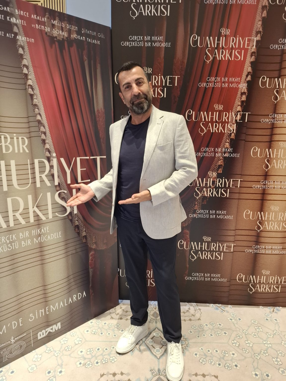 Emre Karayel, “Bir Cumhuriyet Şarkısı” ile Atatürk’ün yoldaşı Nuri ...