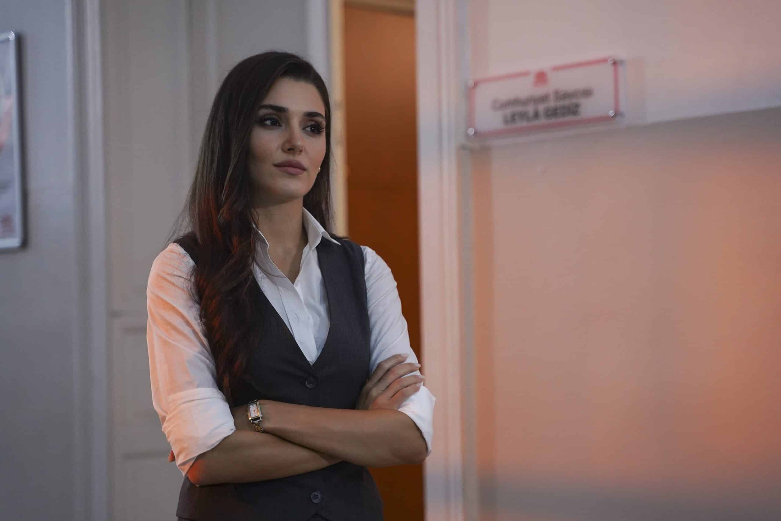 Hande Erçel ve Burak Deniz "Bambaşka Biri"nde izleyicinin karşısına çok ...