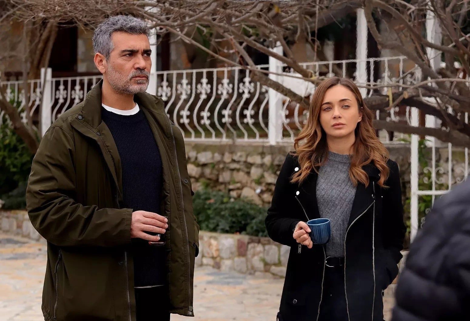 Maviye Sürgün 9. Bölümde Ozan, Ali'yi tuzağa düşürdü! - Diziler.com