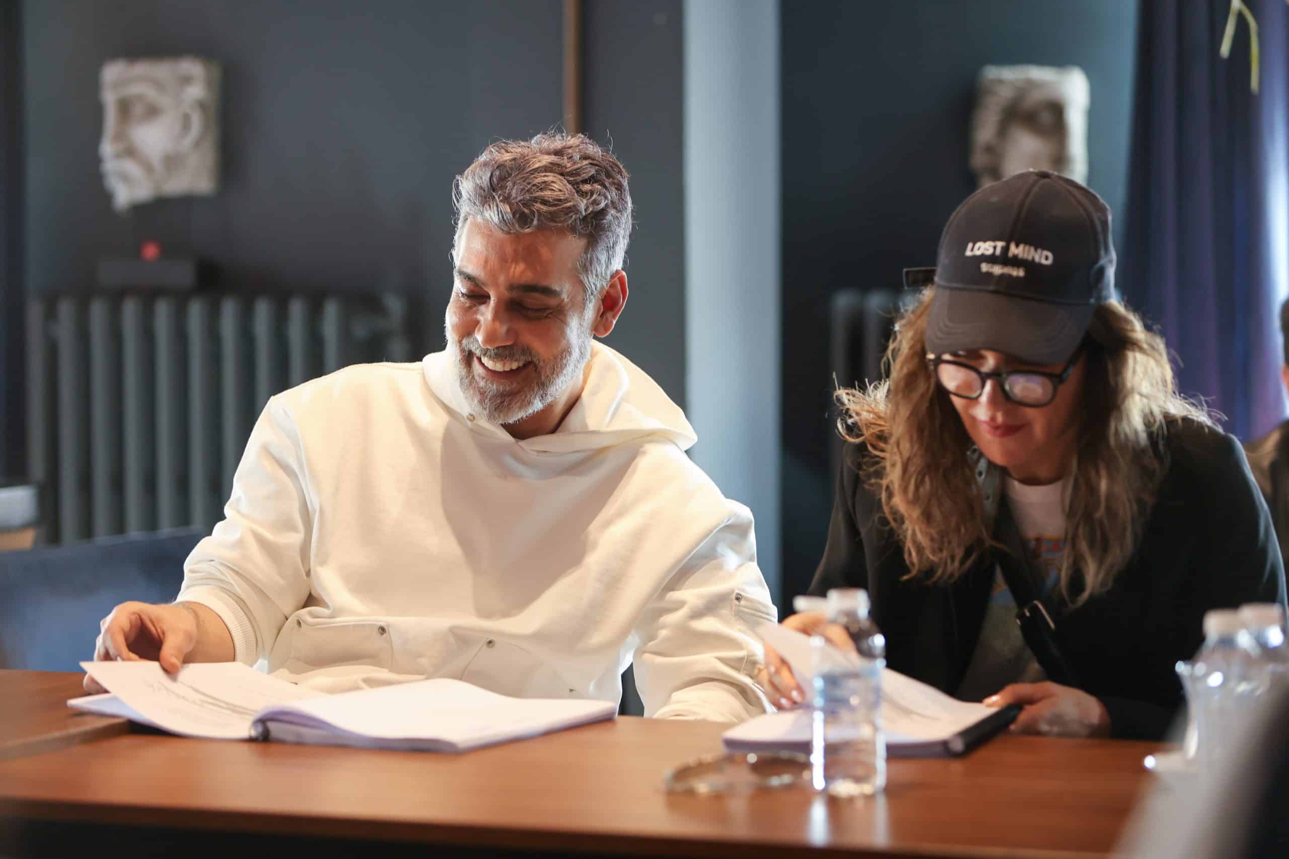 OGM Pictures'tan yeni proje: "Yandaki Oda" yıldızlarla dolu kadrosuyla yakında Star'da ...