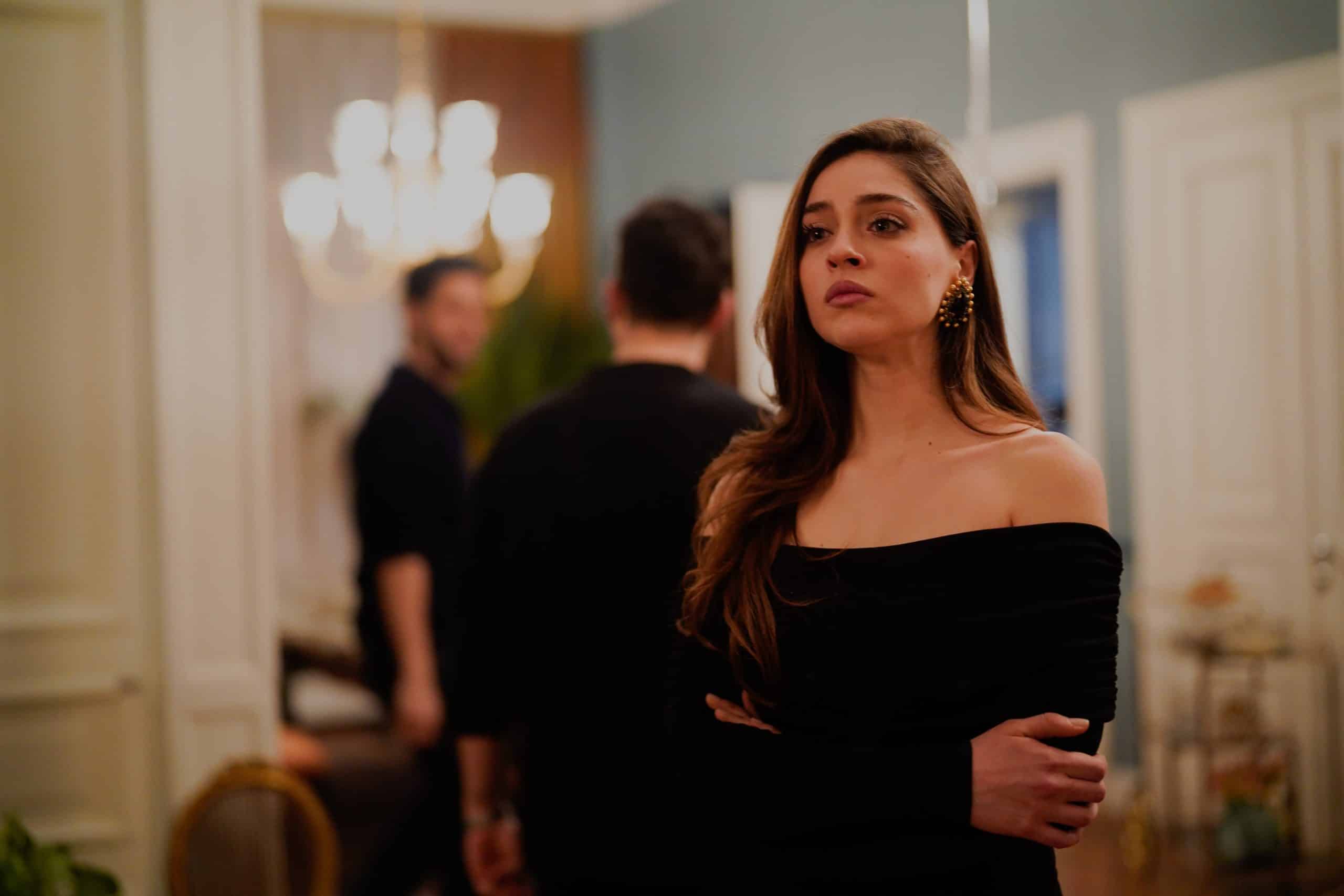 Sakla Beni 17. Bölümde İncila, Naz'ın eşyalarını kapının önüne koydu! Osman, Mete'yi vurdu ...