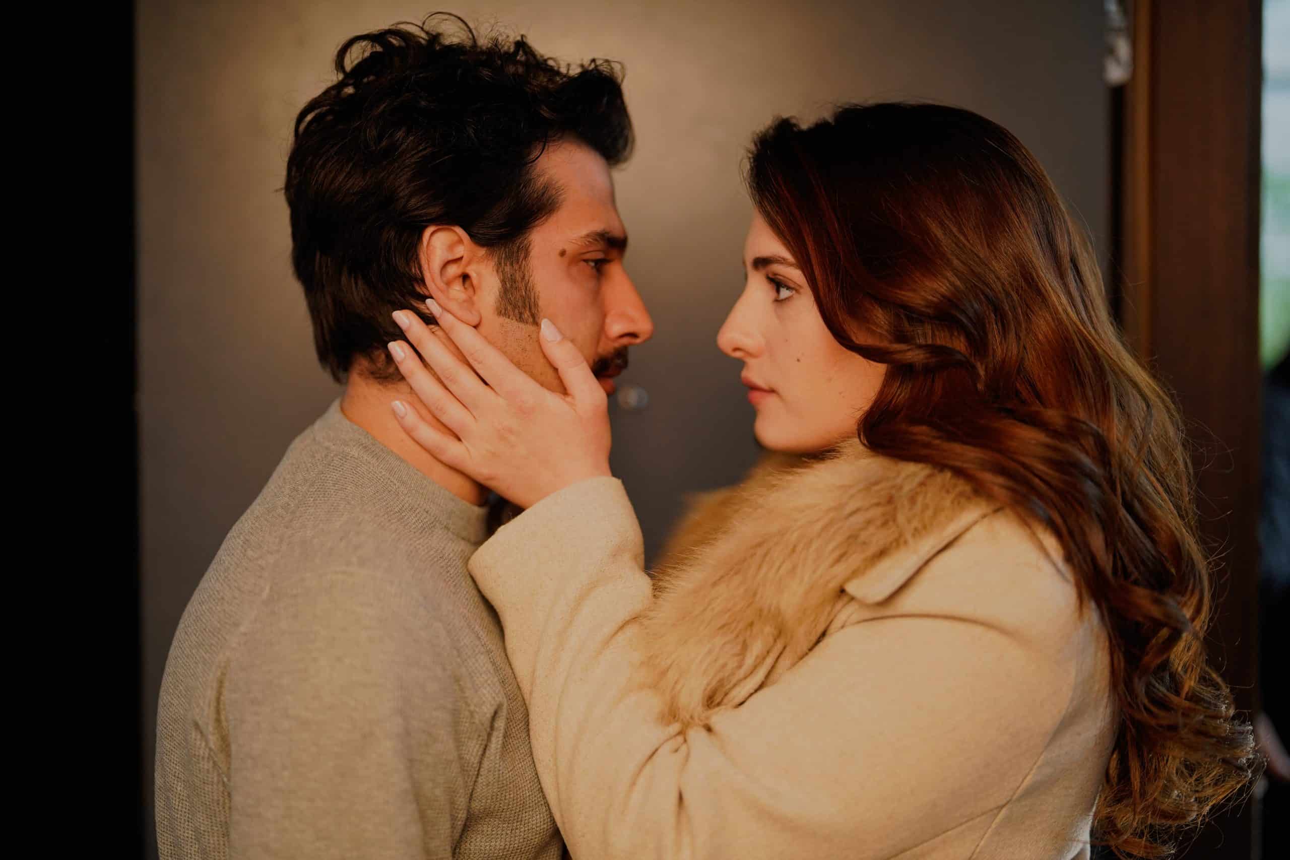 Sakla Beni 20. Bölümde Kadir ve Naz, Yüksel'e fena yakalandı! Mete ve Naz'ın hikayesi sona erdi ...