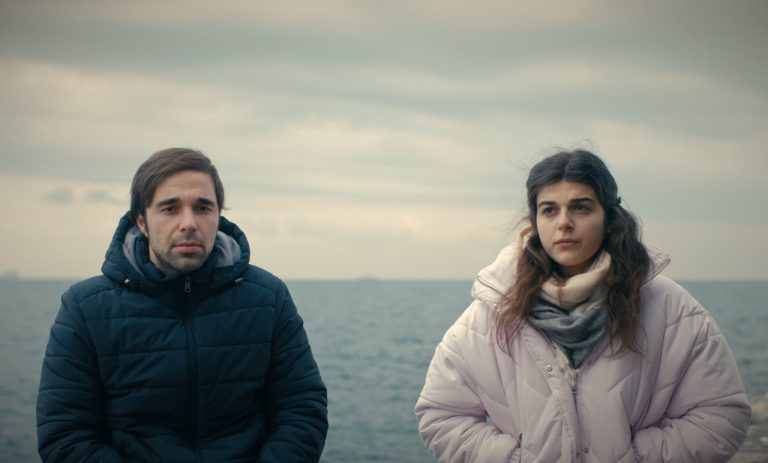 'Sanki Her Şey Biraz Felaket', 22 Aralık’ta MUBI’de! - Diziler.com