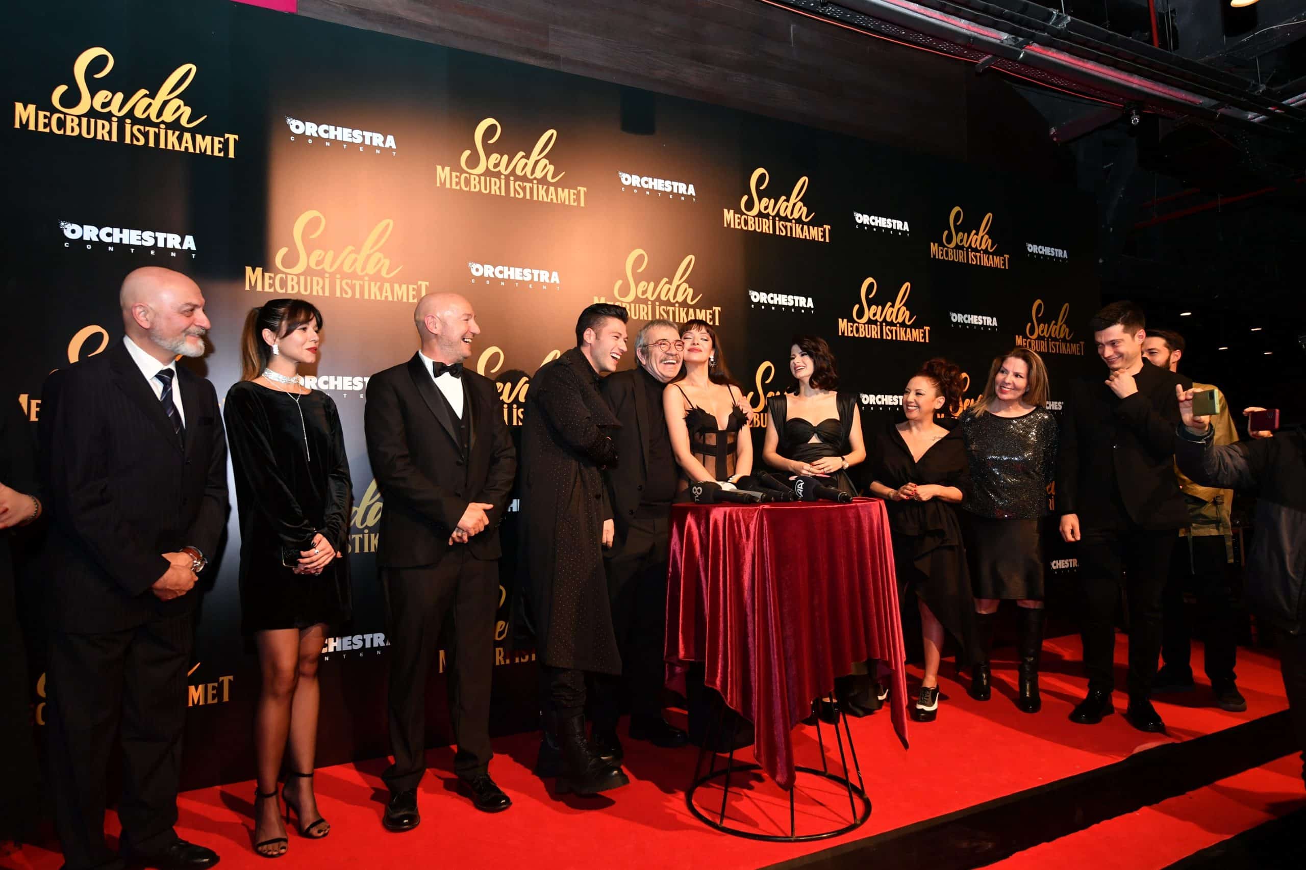 Sevda Mecburi İstikamet filminin galasında ünlüler geçidi yaşandı ...