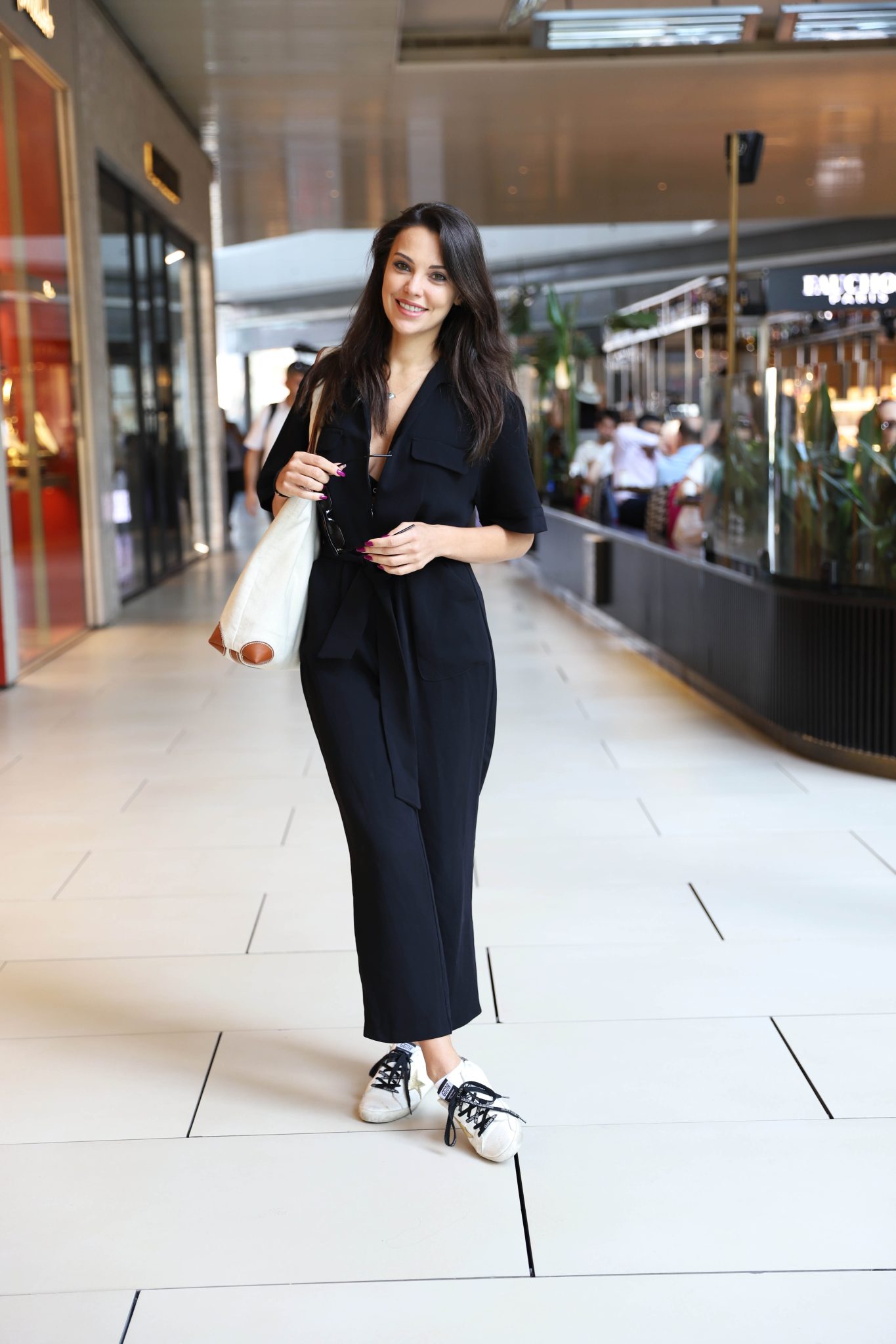 Tuvana Türkay Siyahlara Büründü