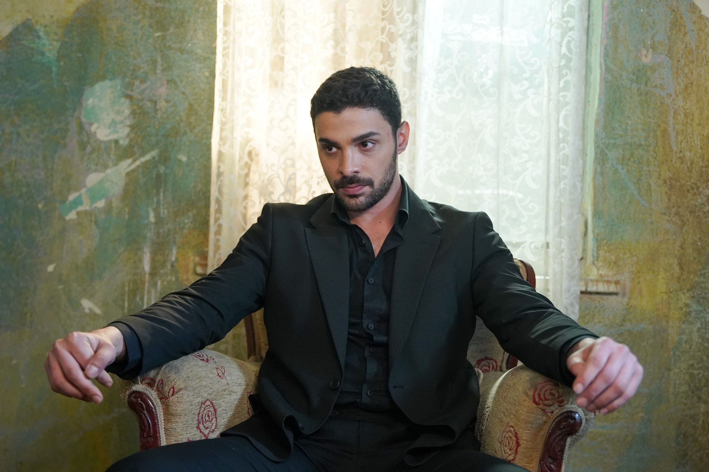 Yabani 21. Bölümde Asi, Alaz'ı takip etti! Rüya evi yaktı! - Diziler.com