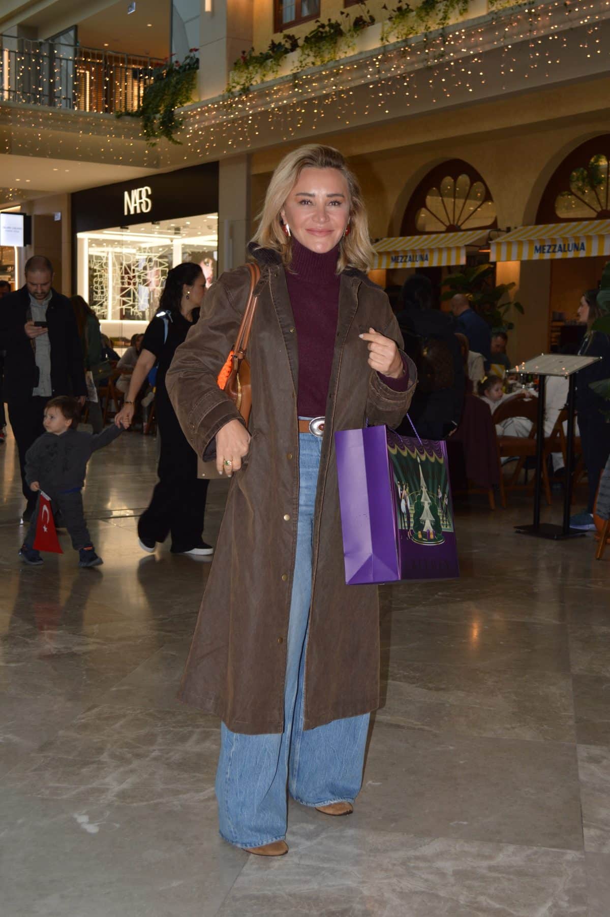 Aslı Şen'in yoğun günü! - Diziler.com