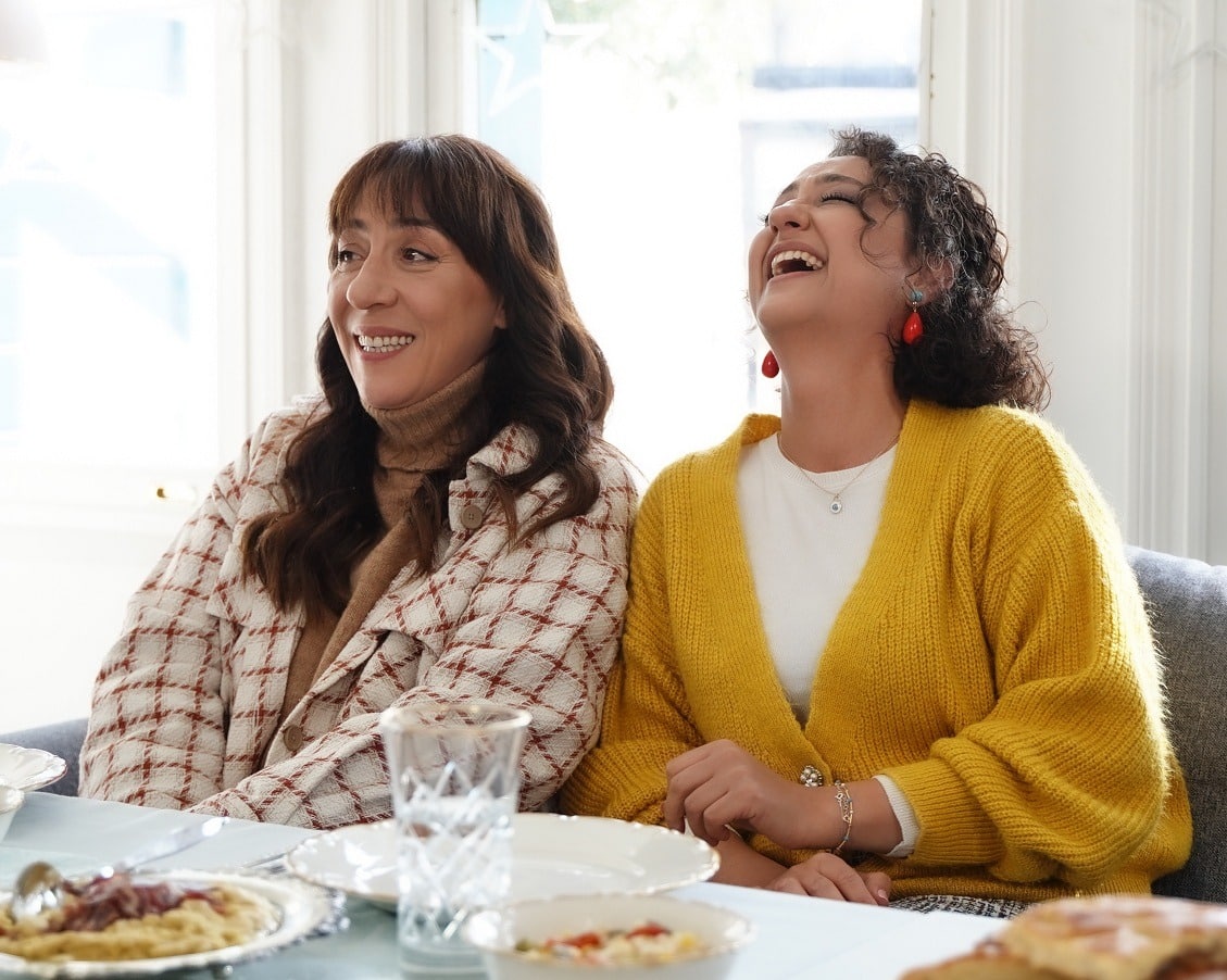 Güzel Günler oyuncuları ile dizi setinde çok özel röportaj! - Diziler.com