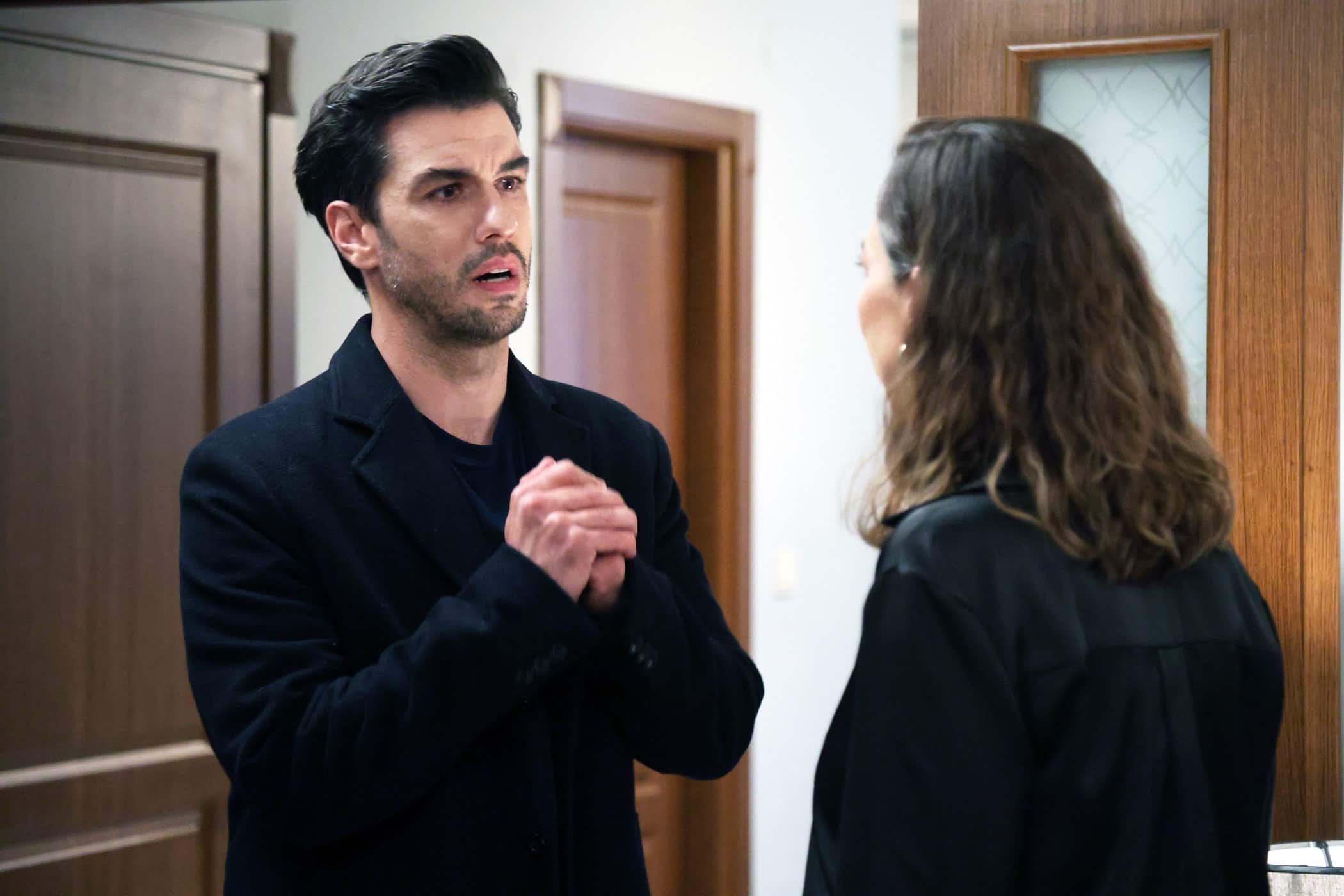 Siyah Kalp 31. Bölümde Melek, Cihan'ı Peri'den kıskandı! Sumru, Halil'i vurdu! - Diziler.com