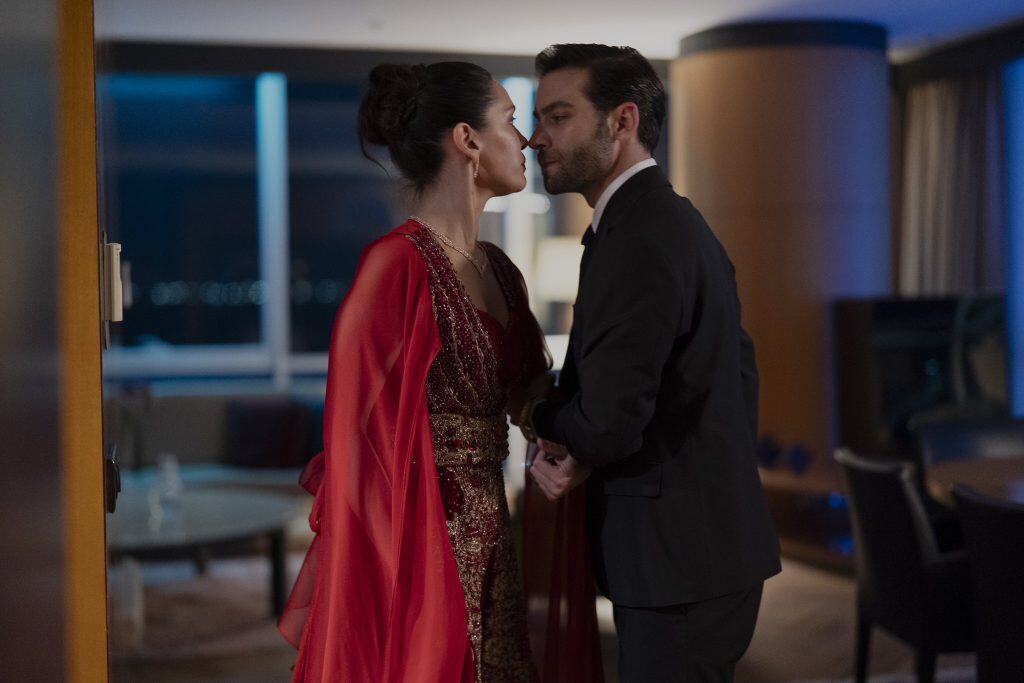 Sahipsizler 27. Bölümde Hamiyet Hanım, herkesten af diledi Devran ve Azize'nin ateşli gecesi ...