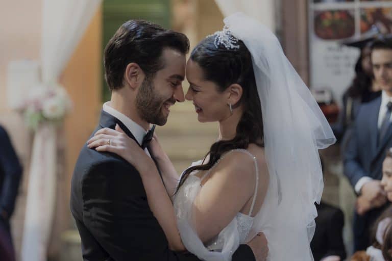 Sahipsizler'in sezon finalinde yer yerinden oynadı! Devran ve Azize'nin düğünü kanlı bitti ...