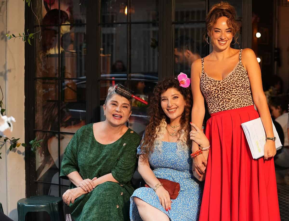 Sezonun merakla beklenen dizisi “Rüya Gibi”den keyifli kamera arkası ...