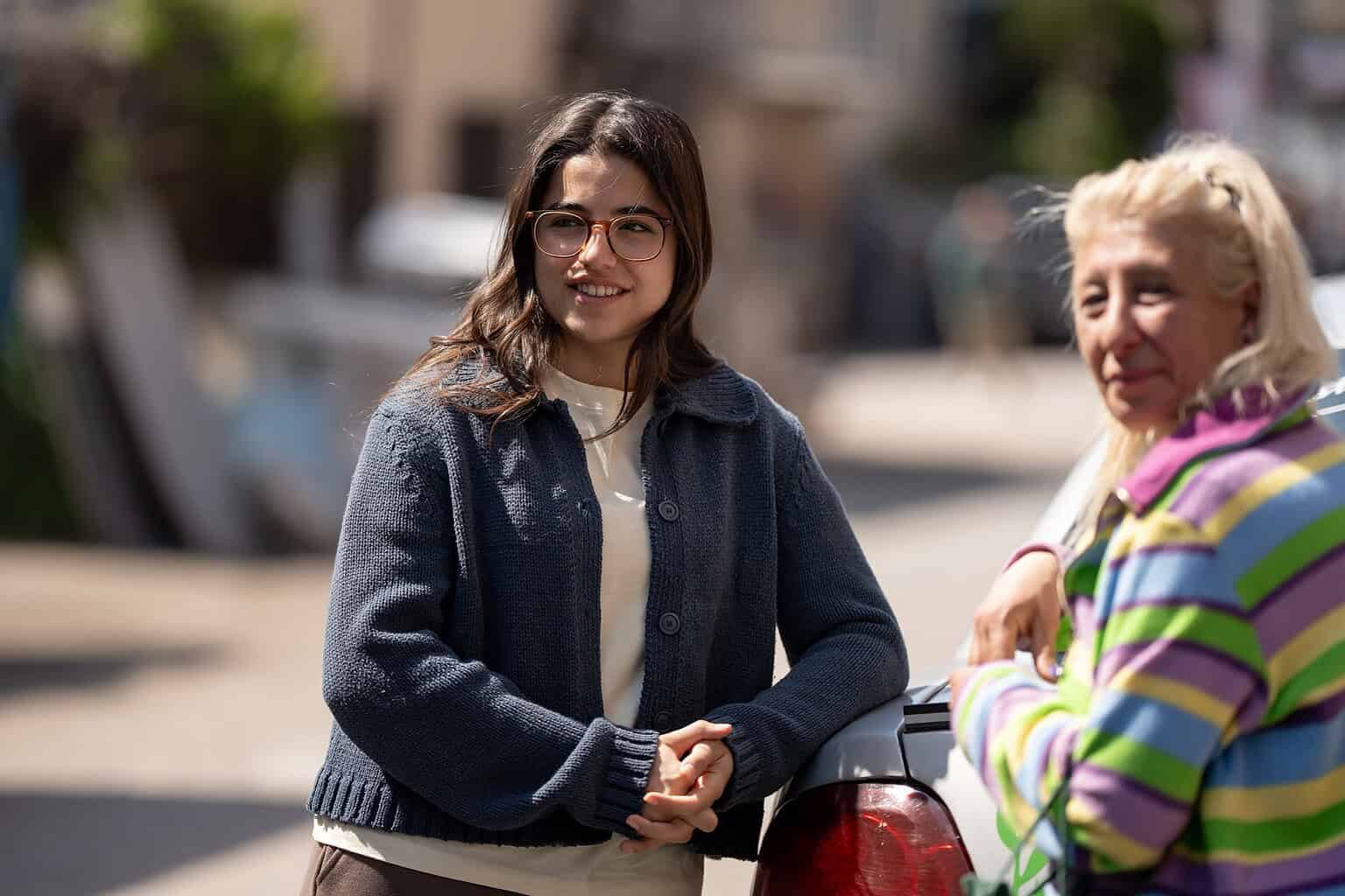 Delikanlı 6. Bölümde Yusuf ailesine kavuştu! Dila, Miran'ın karşısına ...